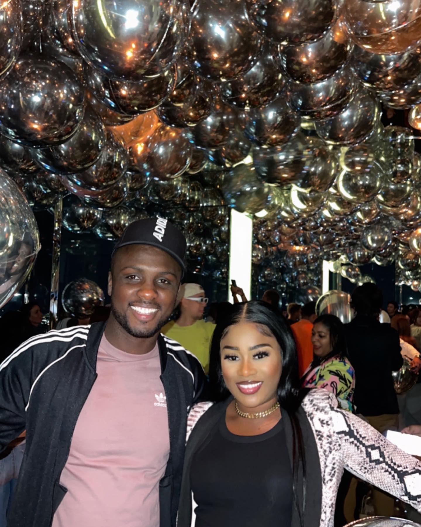 Soirée en amoureux : Abba s’affiche très romantique avec sa dulcinée ...