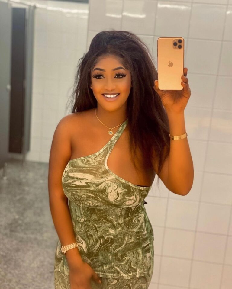 (04 photos) : Lysa, l’épouse de Pod, plus torride que jamais