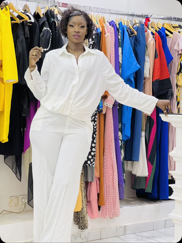 Chic et charmante: L’actrice Coumba Bou Ndaw étale son élégance et sa ...