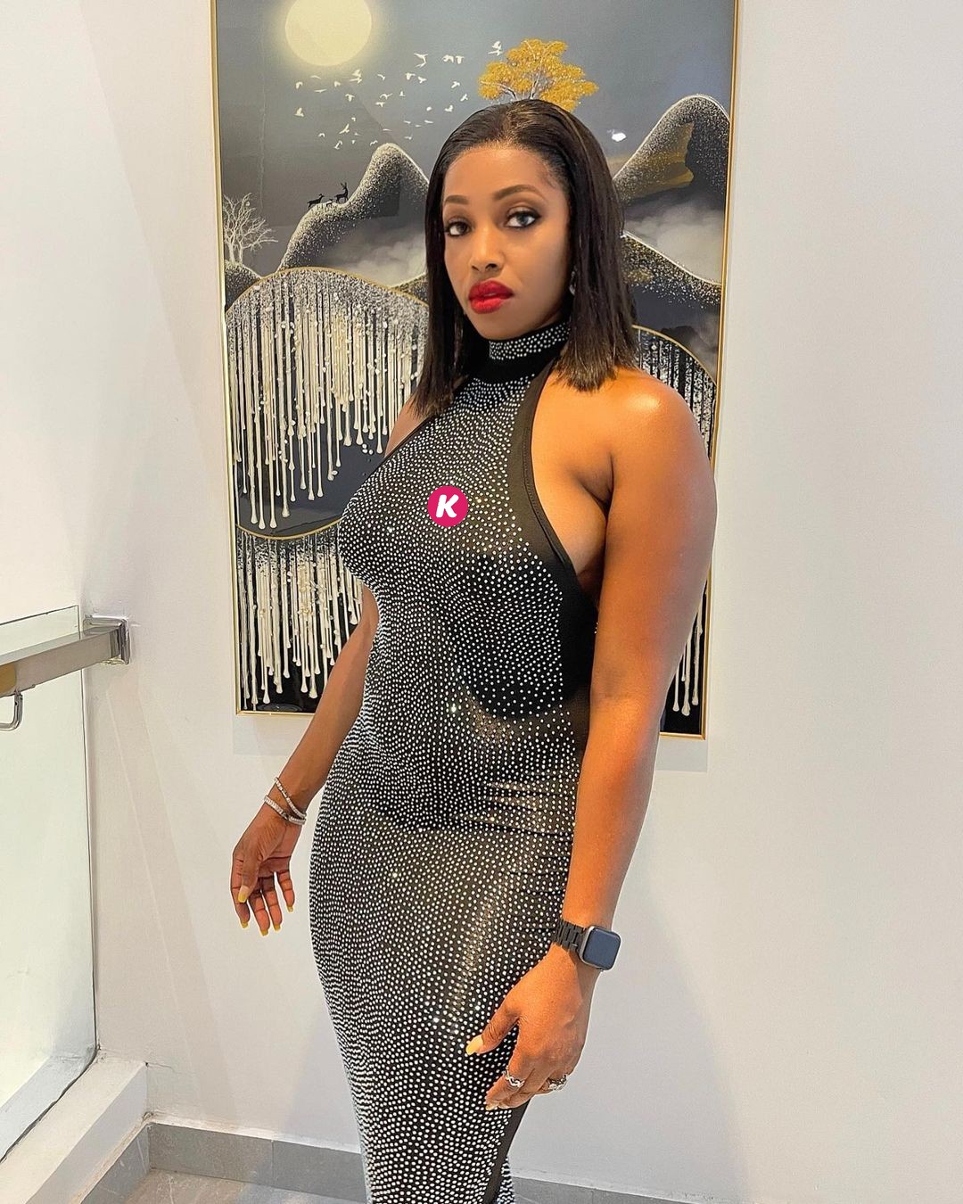 Dos nu, robe moulante, la position osée de Abidemi Awotale qui enflamme la toile (Photos)