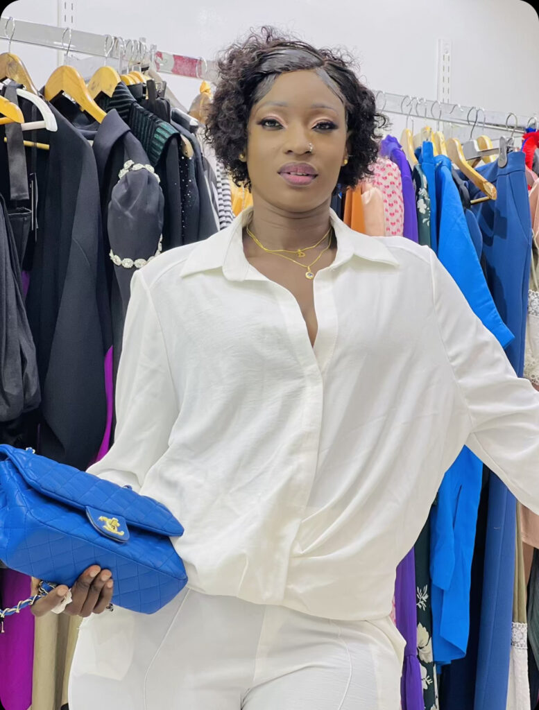 Chic et charmante: L’actrice Coumba Bou Ndaw étale son élégance et sa ...