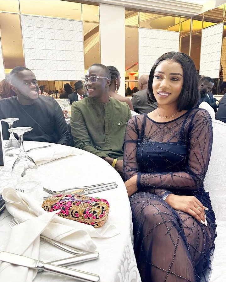 (Photos): Racky Aidara transparente dans une belle robe noire