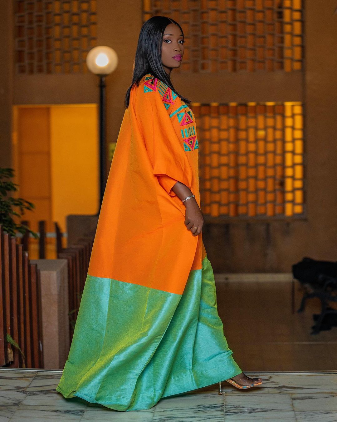 (04 photos) : La robe tricolore de l’actrice Dibor déborde de classe