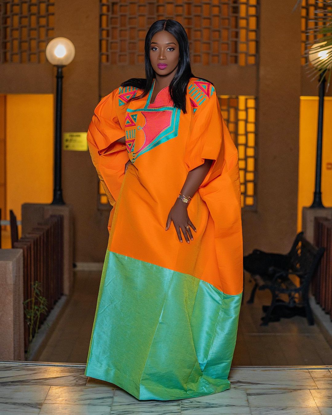 (04 photos) : La robe tricolore de l’actrice Dibor déborde de classe