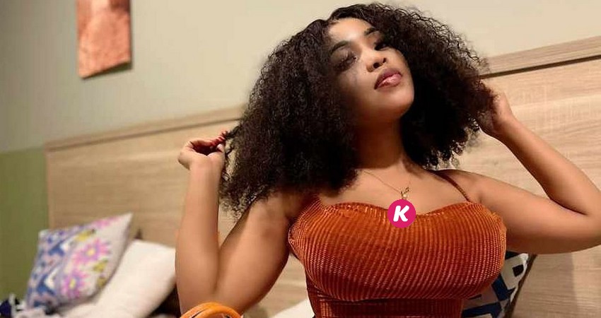 Poitrine bombée, derrière dodu : Aïcha Koné sexy sur son lit (Photos)