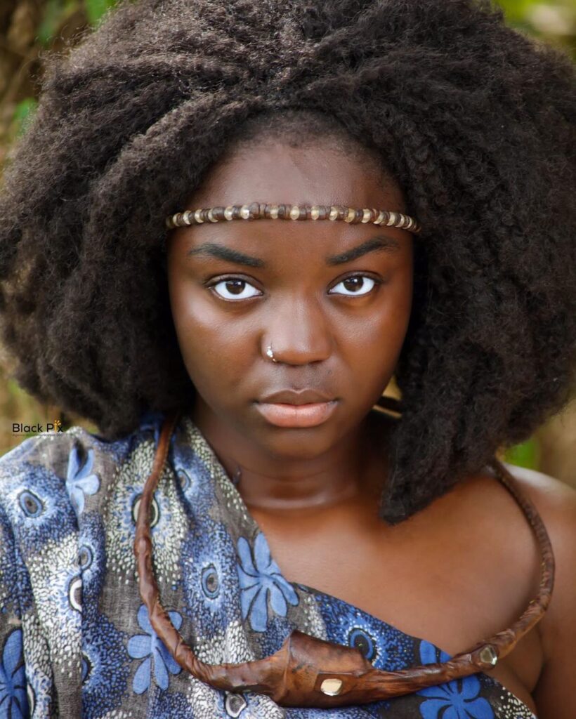 (03 photos) – Sadiya : L’originalité s’affiche en Black Queen