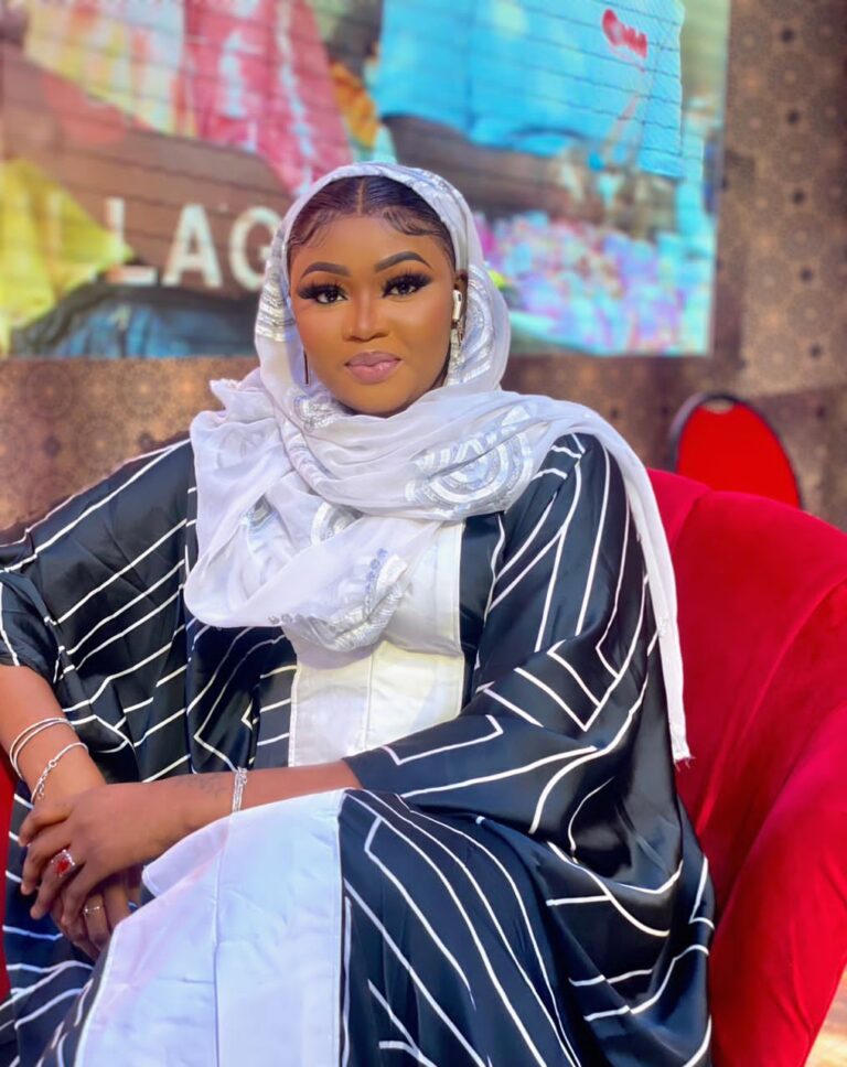 (Photos) – Maïssa N’diaye, la nymphe qui illumine nos petits écrans