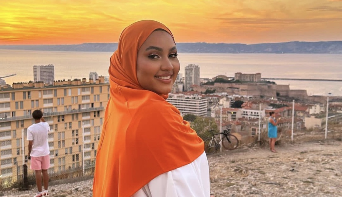 (2) Photos : Faynara, éblouissante face au sublime coucher de soleil