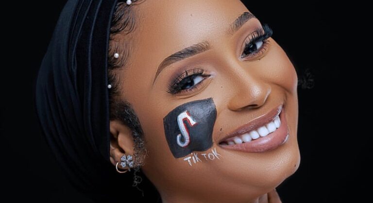 (3) Photos : Fah Aidara, éblouissante en robe noire