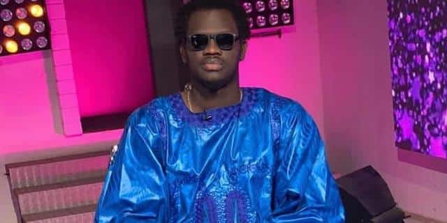 Vidéo : Omaro, animateur à la 2stv, secoue la toile avec une tenue ...