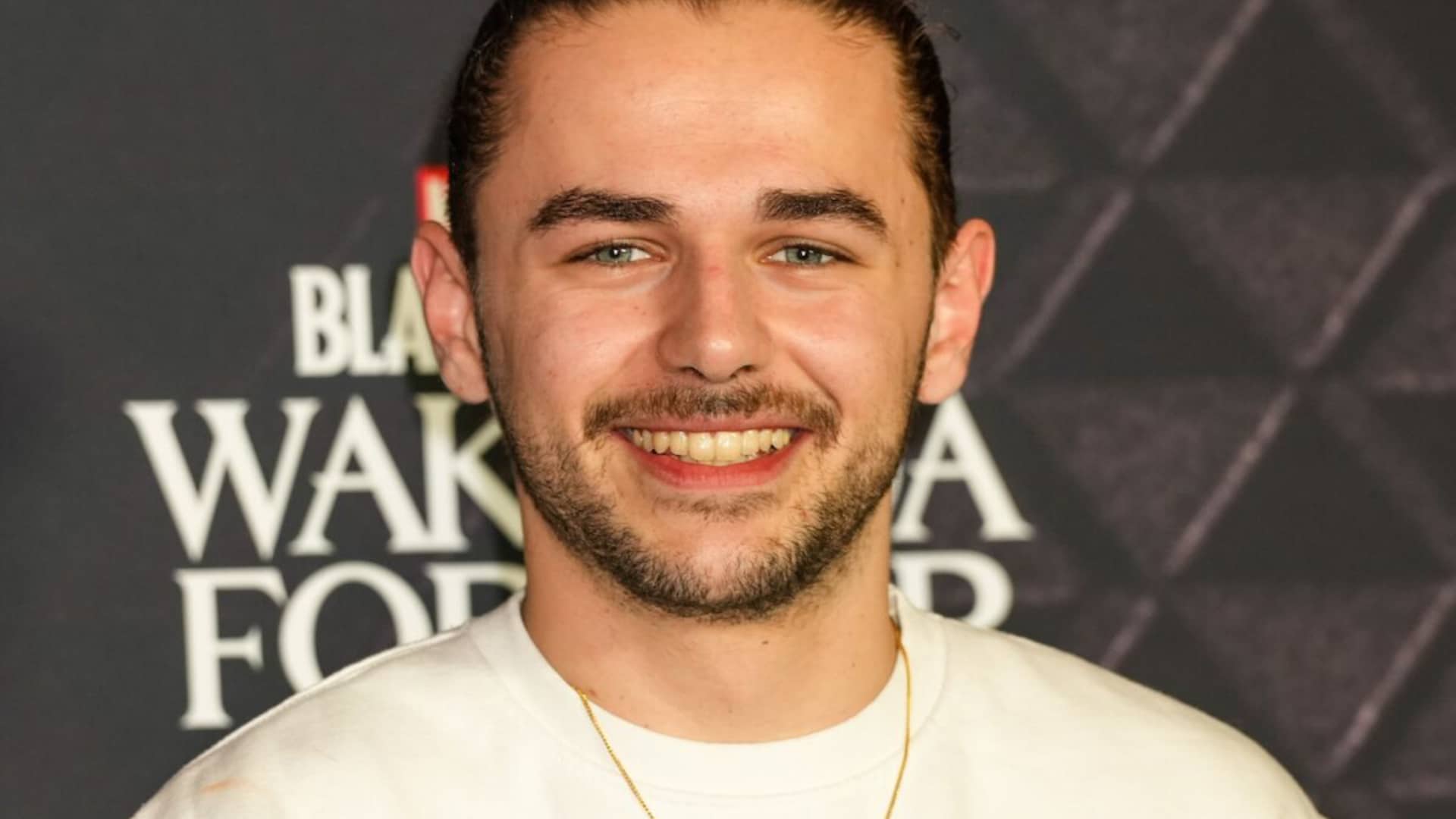 Photo : Julien Canaby, candidat de la Star Academy, officialise son couple